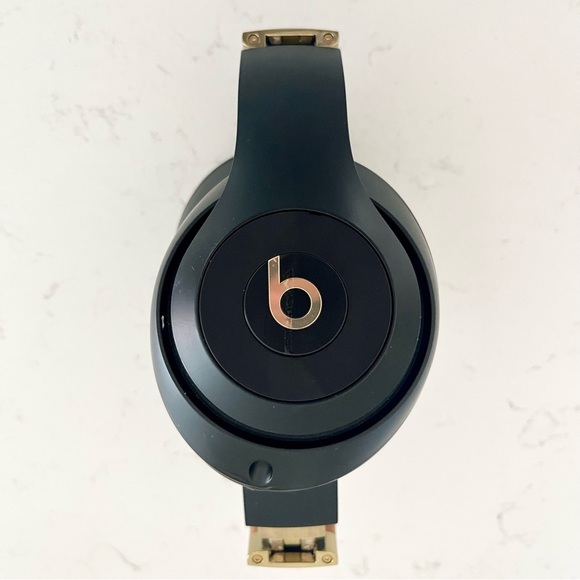 Beats by Dre | Headphones | Beats Studio3 Wireless Noise Cancelling On ...